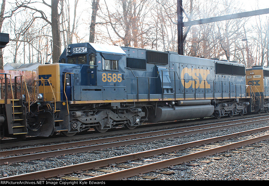 CSX SD50-2 #8585 on Q418-04